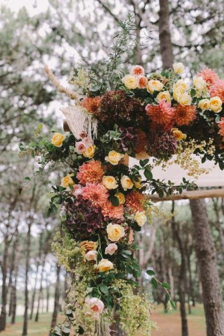 Gorgeous Decor Ideas With Dahlia Wedding Flowers | by Bride & Blossom ...