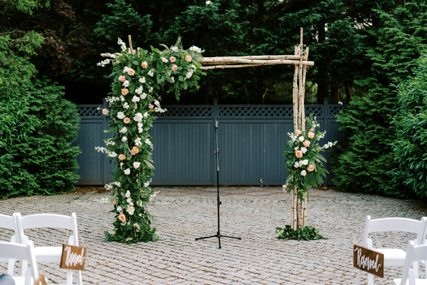 Round, Square, Or Curved: Which Type of Wedding Ceremony Arch Is Right ...